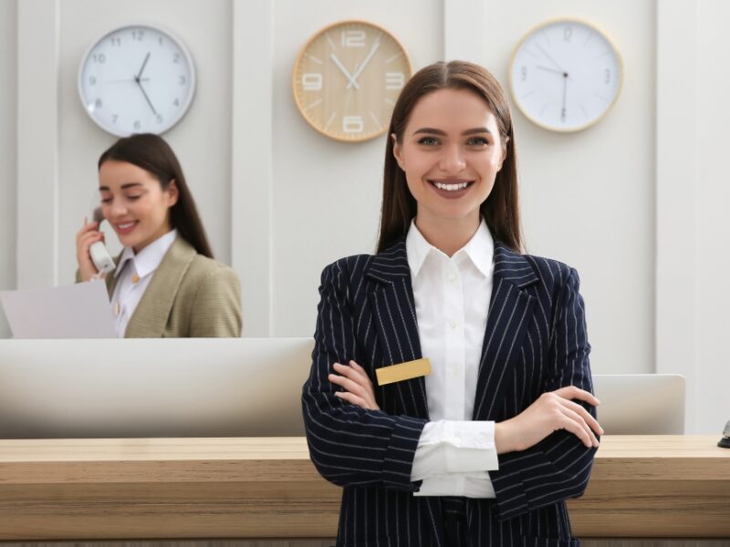 Service vs Hospitality: What’s the Difference? - 10 Minutes News for ...