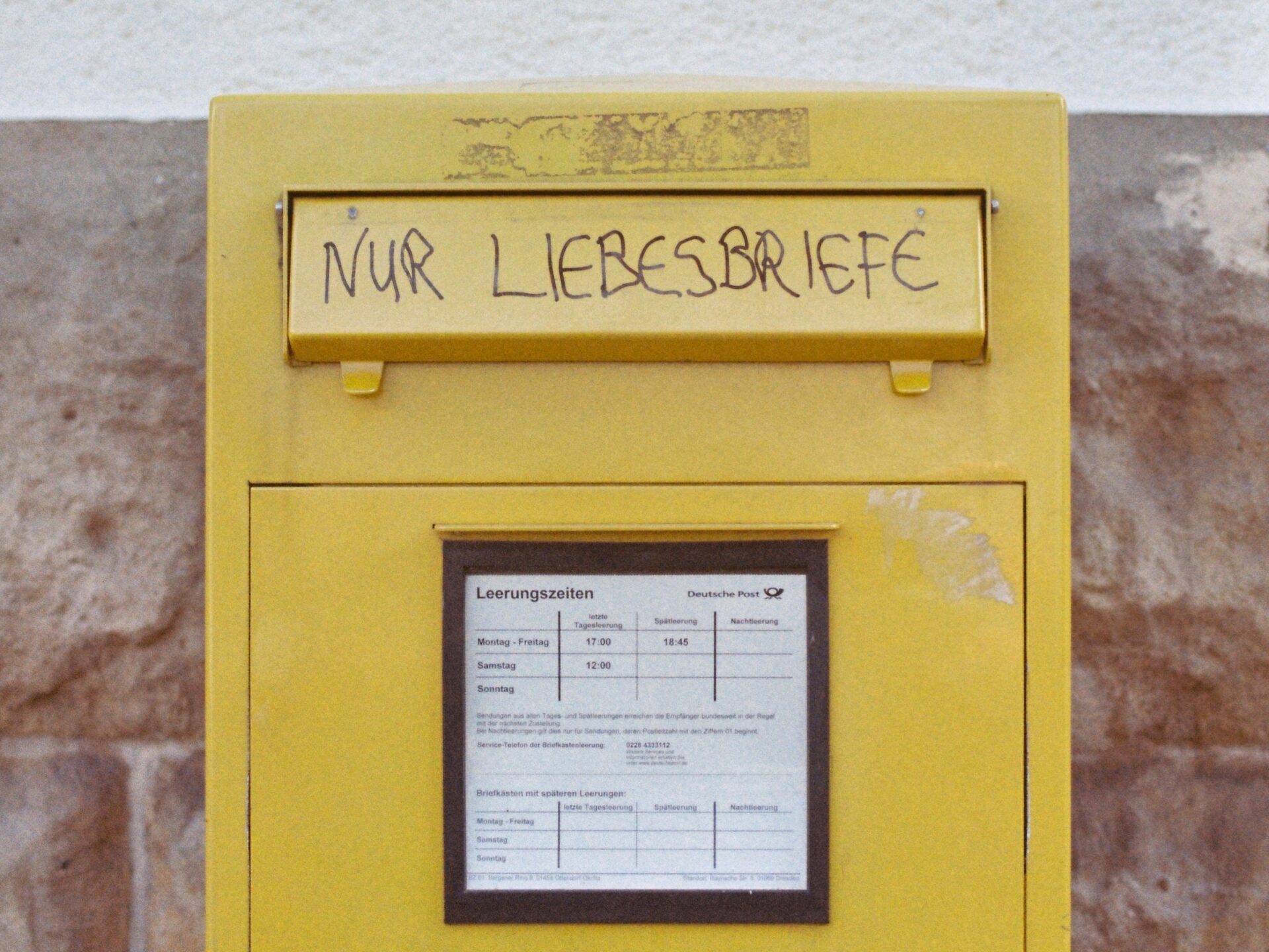 We Are Not Hoteliers. We Are Devo. - 10 Minutes News for Hoteliers